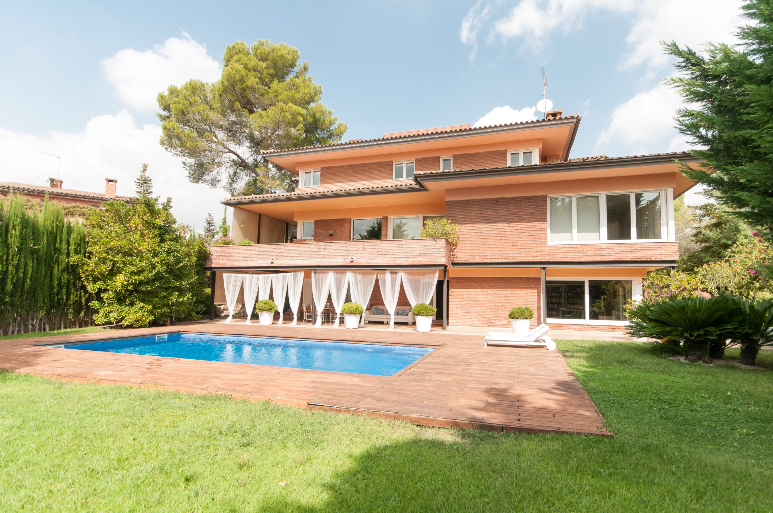 A functional house with a magnificent garden and views | Amat Luxury